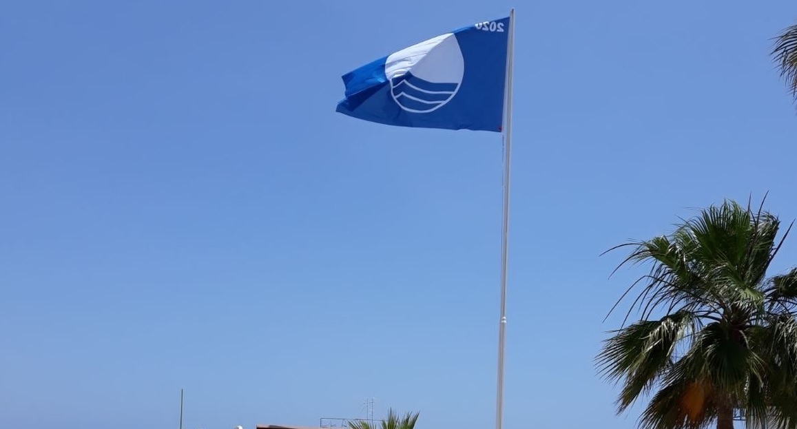 Η Γαλάζια σημαία κυματίζει και φέτος στη Λάρνακα - Larnakaonline.com.cy