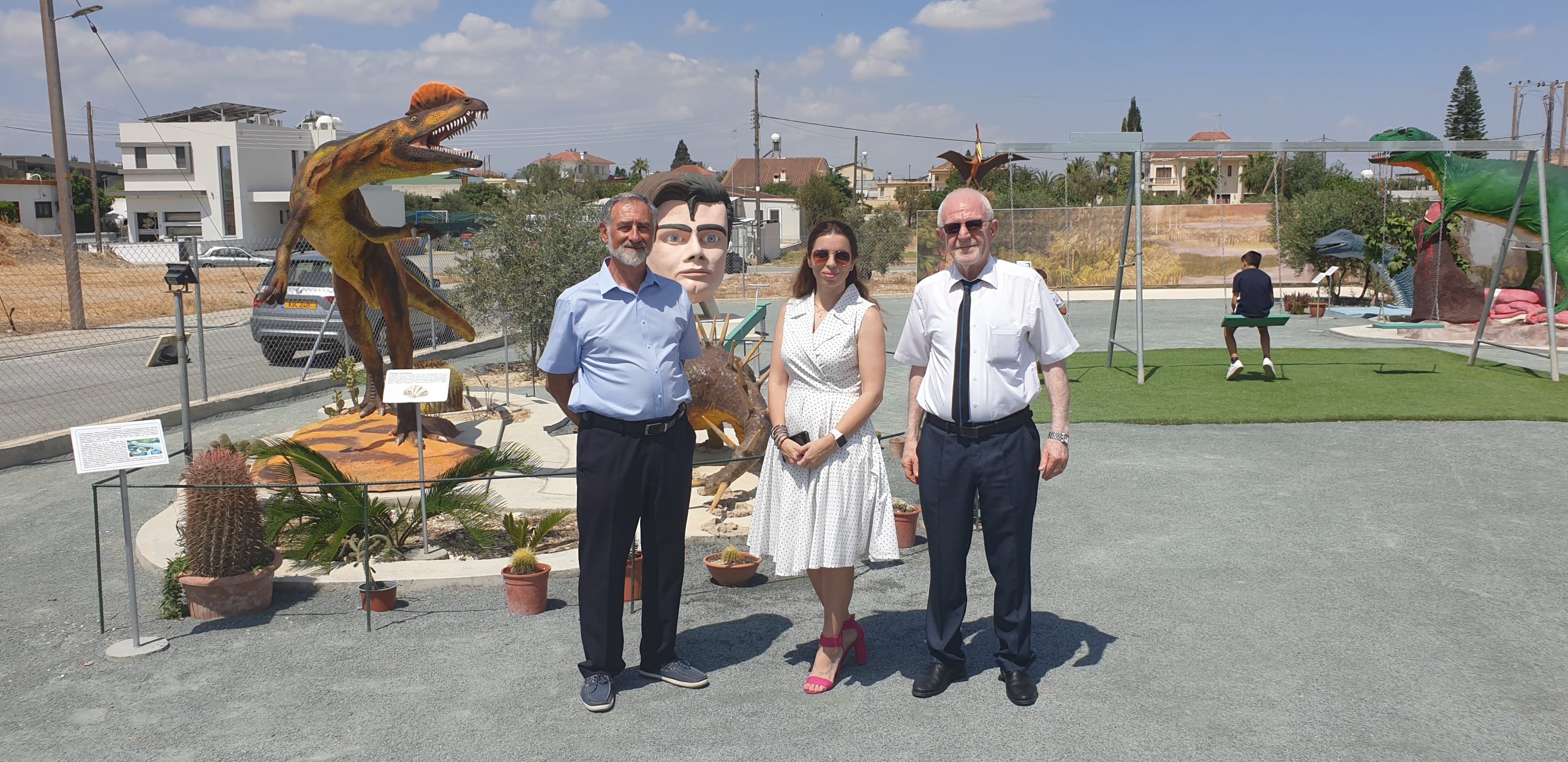 Εγκαινιάστηκε το Πάρκο Δεινοσαύρων στην Αθηένου (φώτο) - Larnakaonline ...