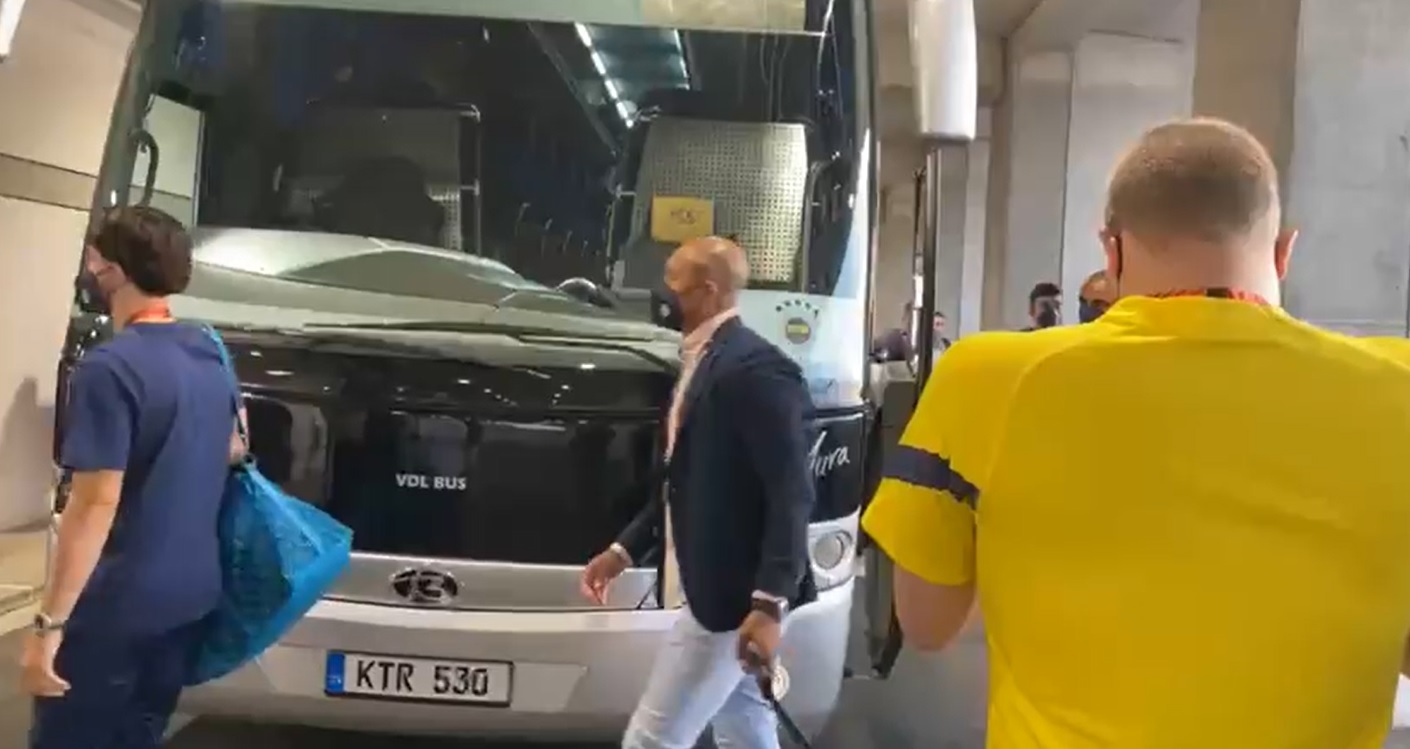 Άφιξη αποστολής Φενέρμπαχτσε στο ΑΕΚ Αρένα (ΒΙΝΤΕΟ) - Larnakaonline.com.cy
