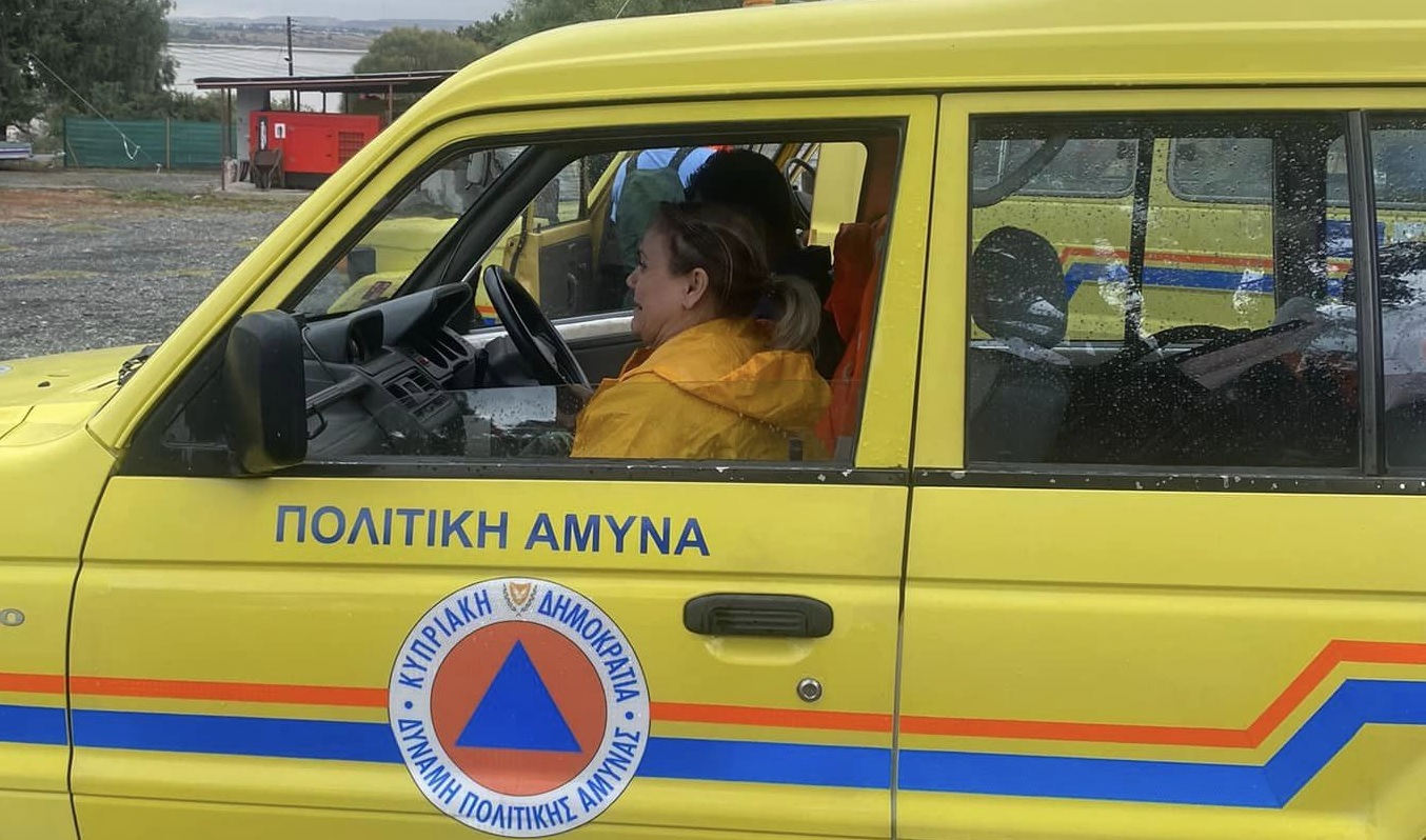 Και η Πολιτική Άμυνα Λάρνακας έδωσε το παρόν της χθες στις πλημμύρες ...
