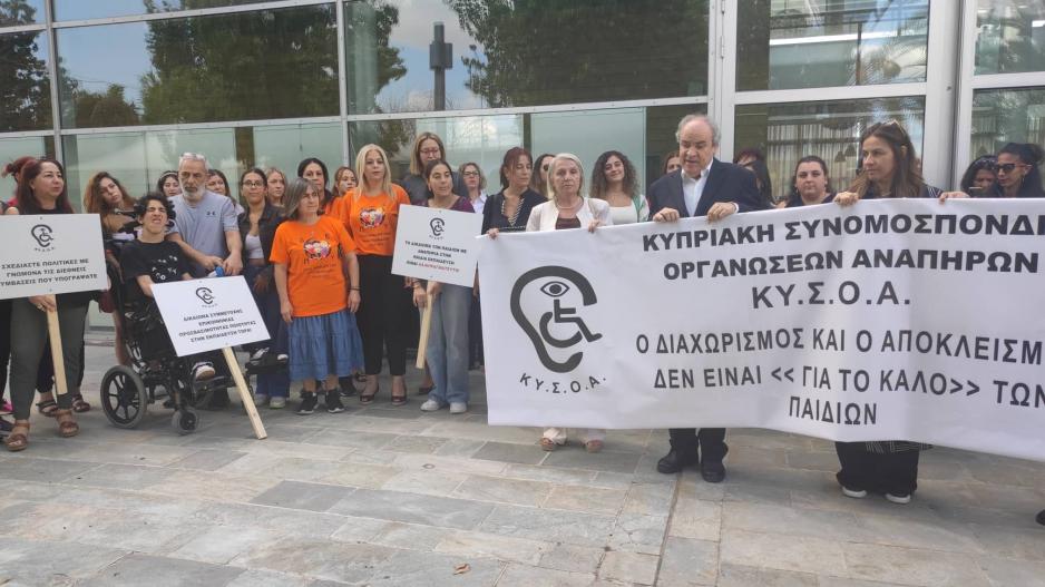 Στο περιθώριο τα παιδιά ΑμεΑ: Το κράτος τους στερεί το δικαίωμα στην ...