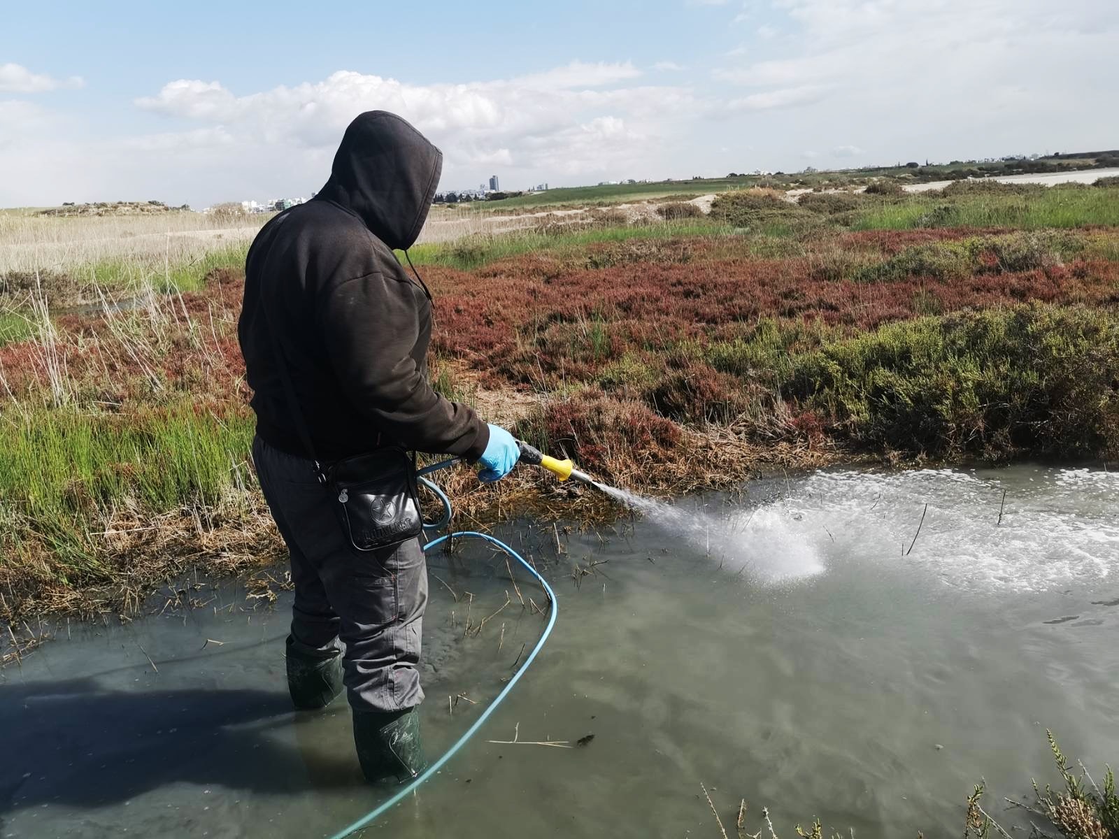 Συνεχίζονται στη Λάρνακα οι ψεκασμοί κατά των κουνουπιών ...