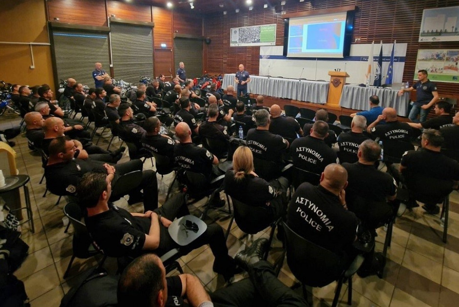 Εκπαιδεύονται από την Ελληνική Αστυνομία οι δικυκλιστές της Αστυνομίας ...