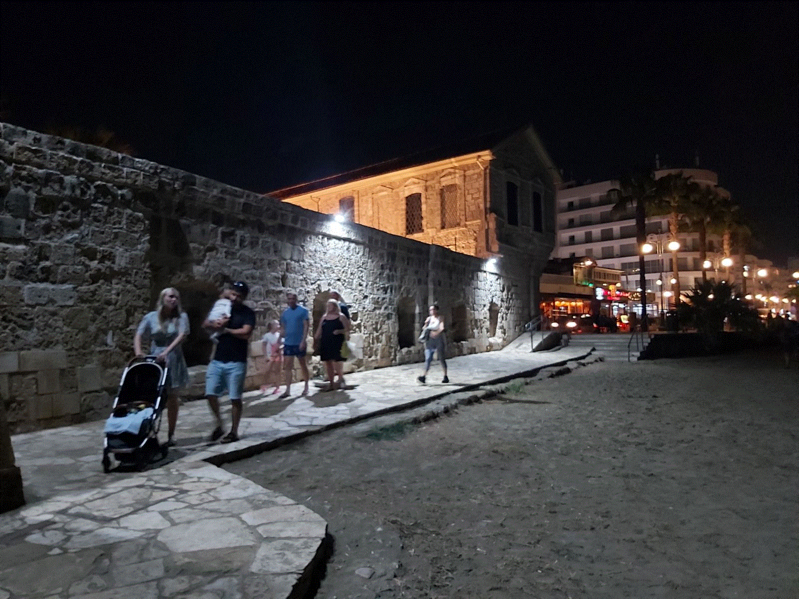 Μας άκουσαν, και φώτισαν το Μεσαιωνικό Κάστρο της Λάρνακας - Τώρα ...