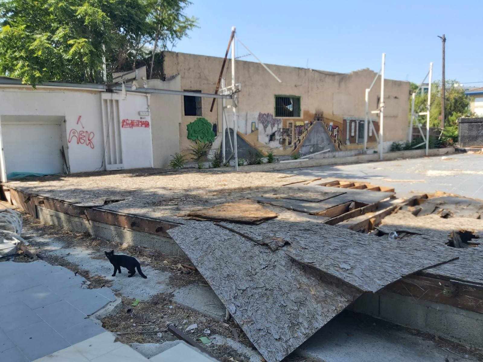 Το παλιό διώροφο αρχοντικό στο κέντρο της Λάρνακας έχει γίνει φόβος ...