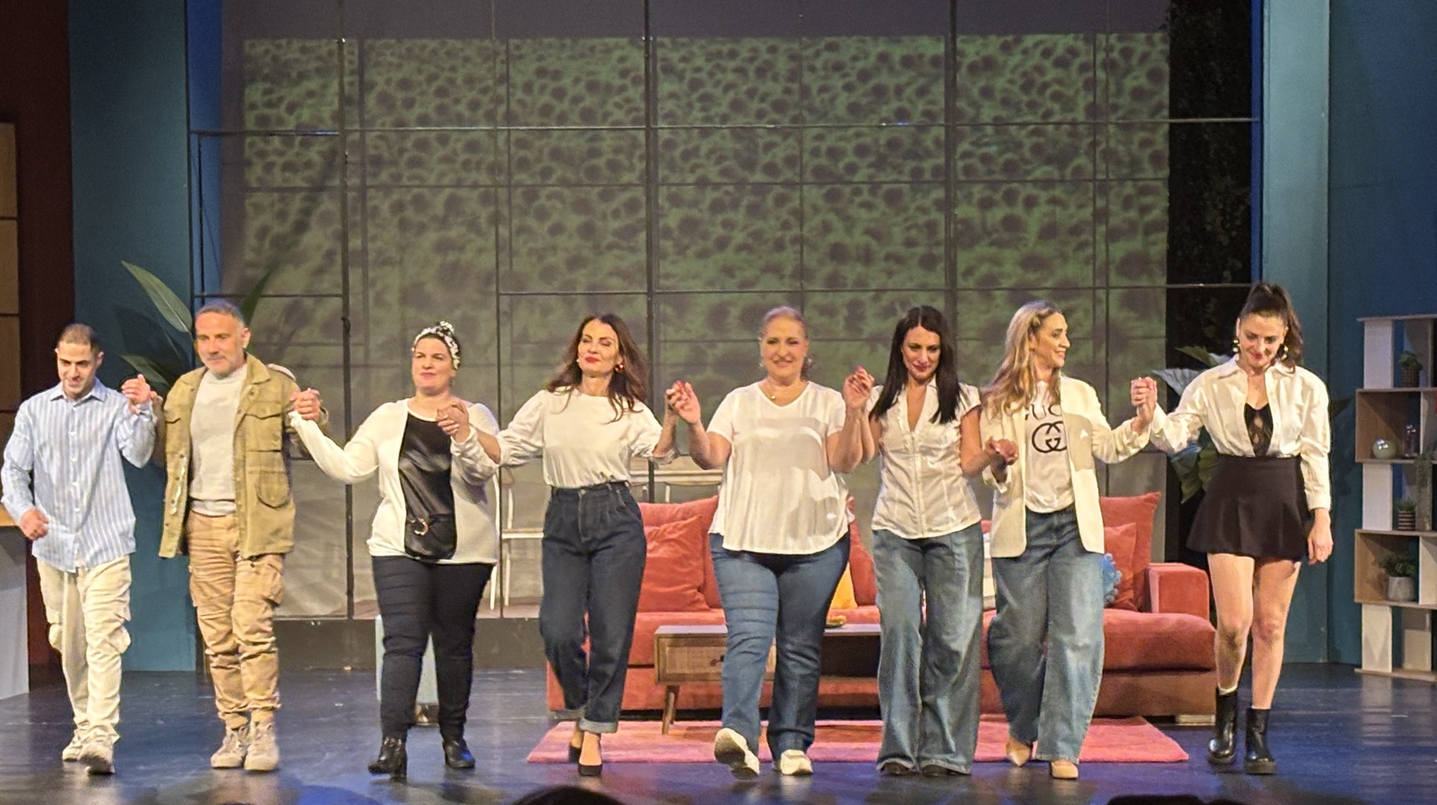 Παρακολουθήσαμε την παράσταση ΚΟΡΙΤΣΙΑ ΗΜΕΡΟΛΟΓΙΟΥ - Larnakaonline.com.cy