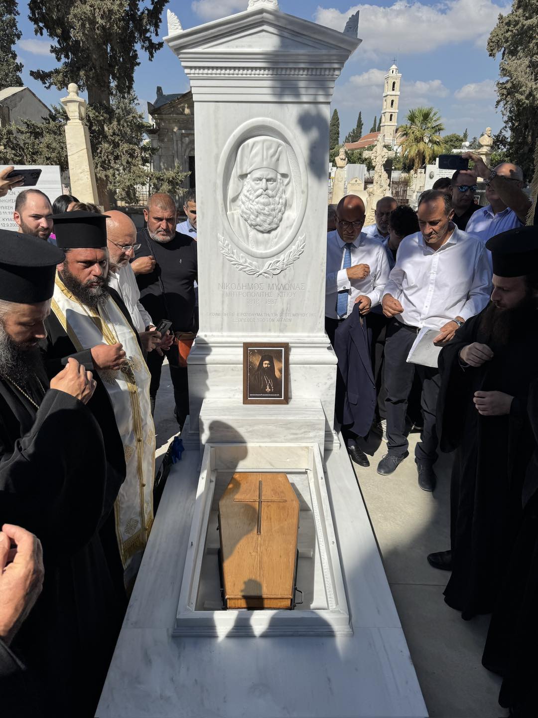 μνημοσυνο 1 - Larnakaonline.com.cy